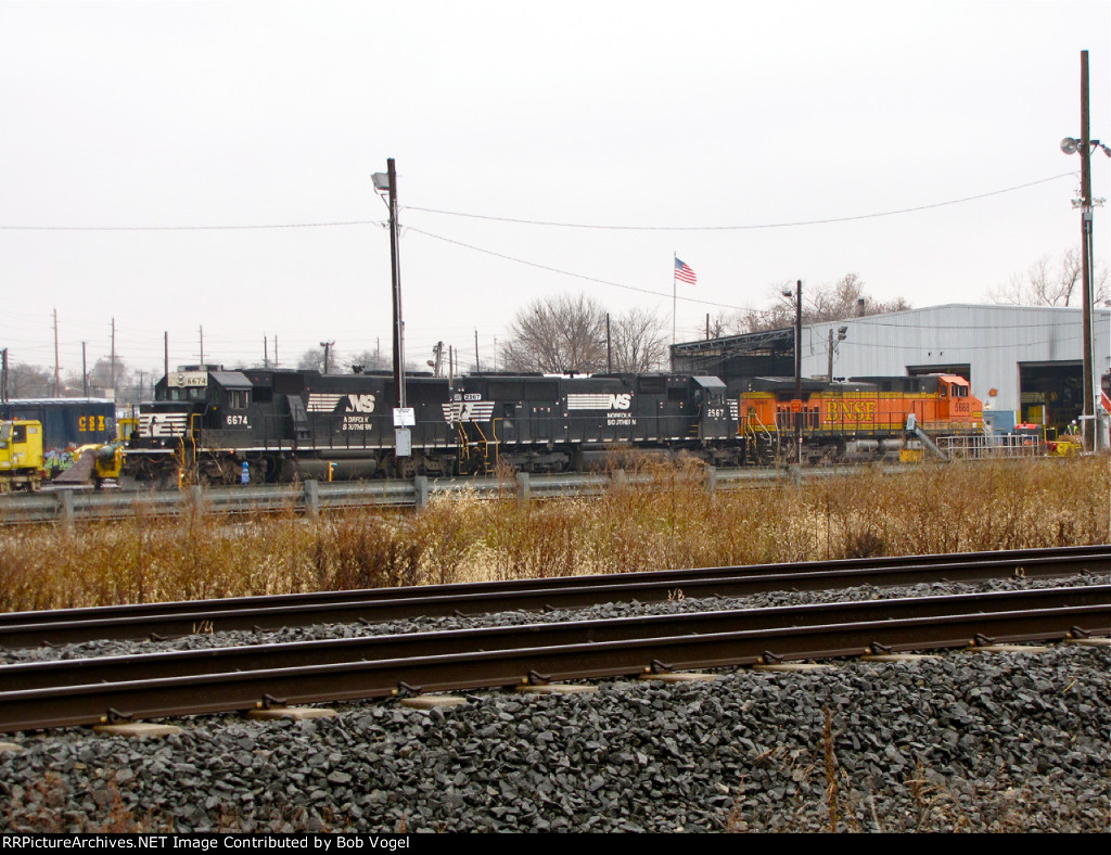 NS 6674 and 2567; BNSF 5688